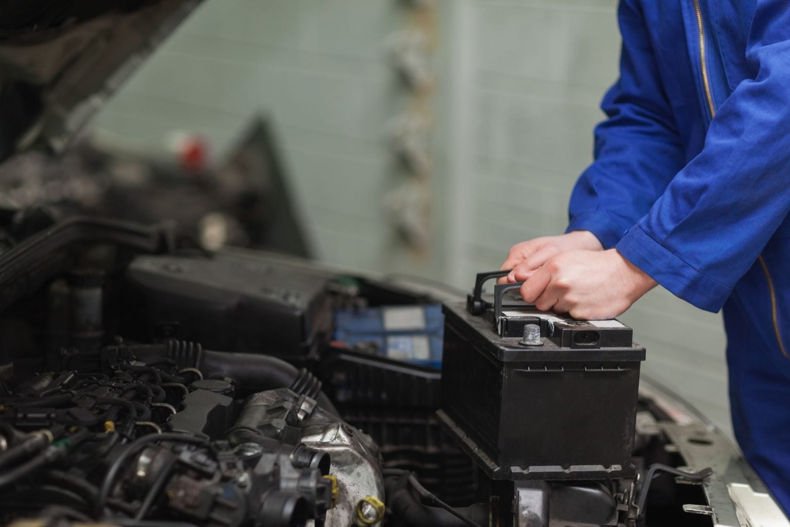 How to clean car battery corrosion the right way? We’ll teach you.