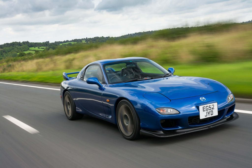 Mazda RX-7: Legenda JDM Rotary Twin-Turbo