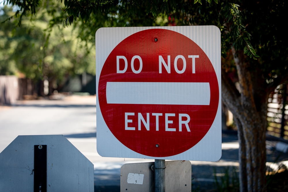 Penjelasan tentang rambu-rambu jalan DMV dan artinya